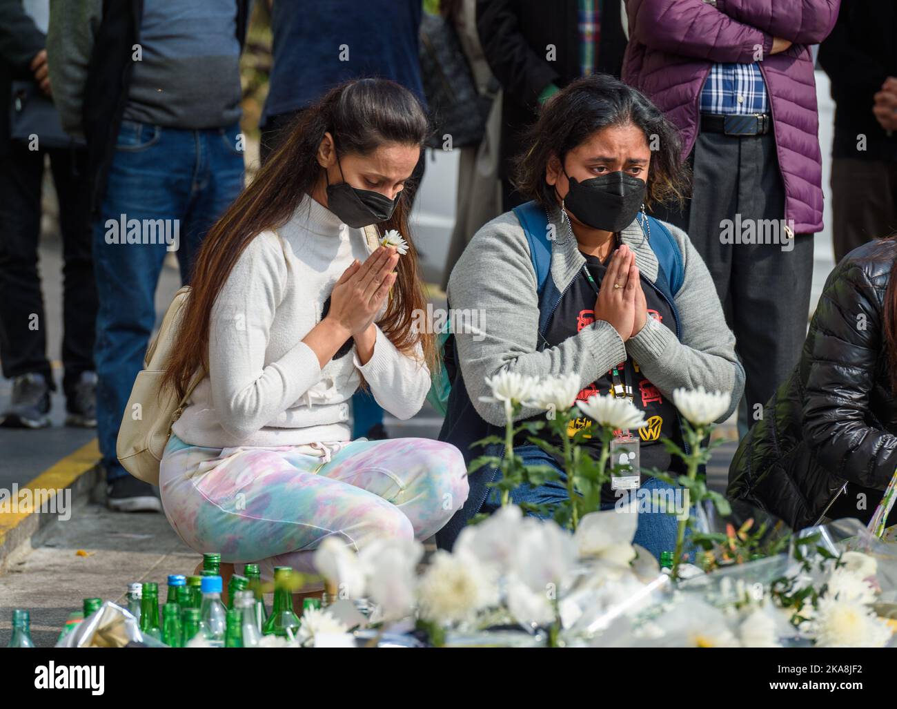 Seoul, South Korea. 01st Nov, 2022. Mourners pay tributes at a ...