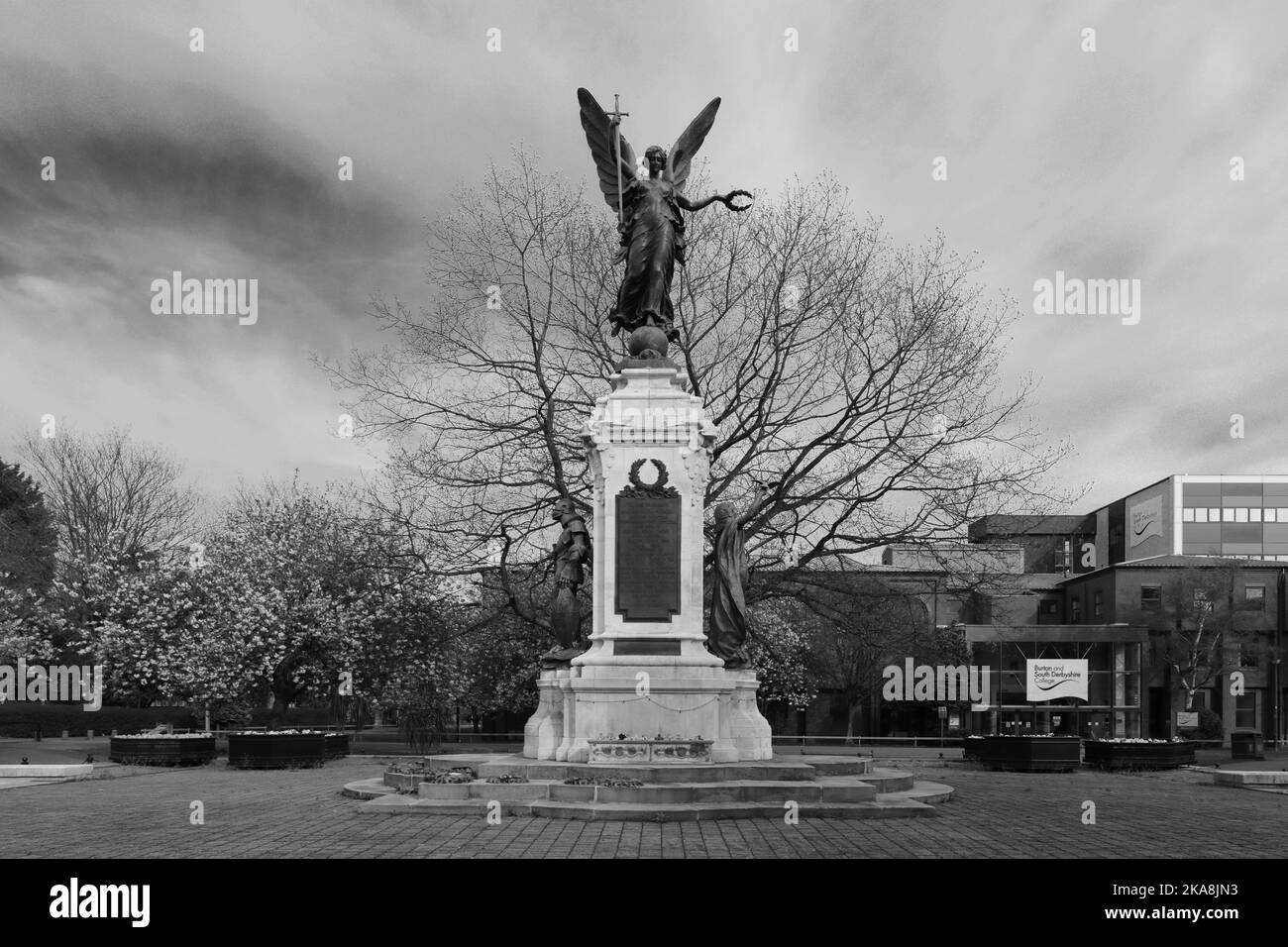 The War Memorial gardens, Lichfield Street, Burton Upon Trent town ...