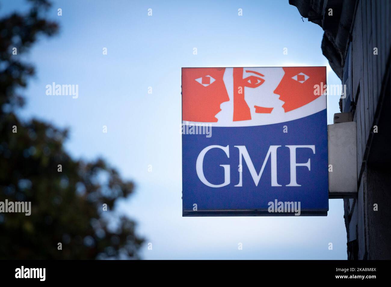 Picture of a sign with the logo of GMF on their agency for Bordeaux ...