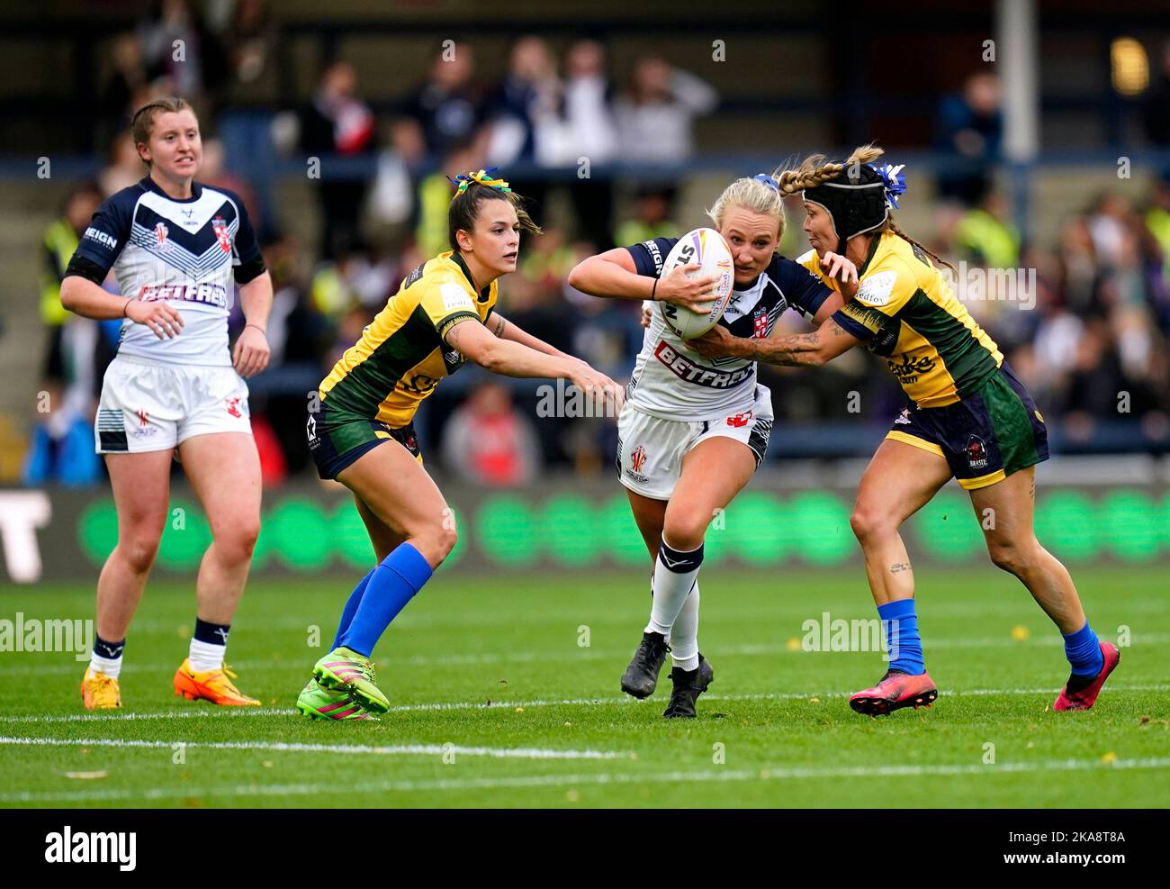 England's Jodie Cunningham evades being tackled during the Women's ...