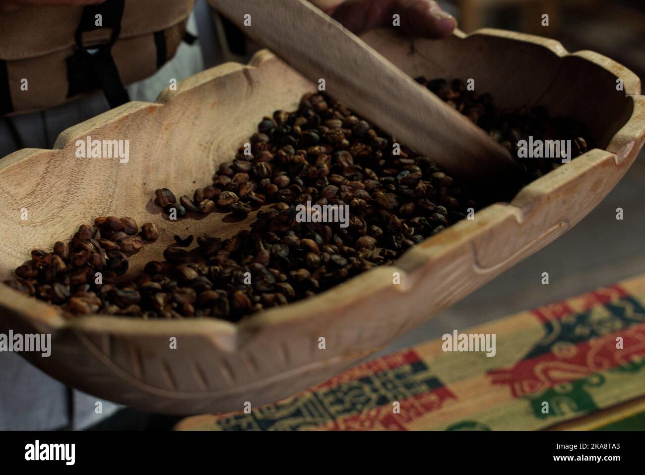 A traditional Peruvian coffee roasting process Stock Photo - Alamy