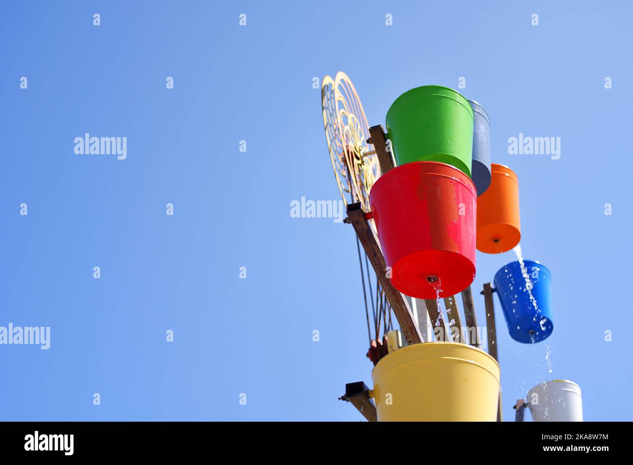 Blue bucket experiment hi-res stock photography and images - Alamy