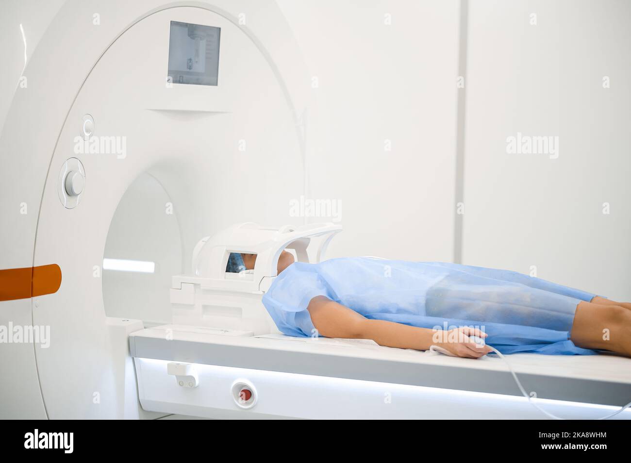 Female patient lying on a couch before MRI scanning Stock Photo - Alamy