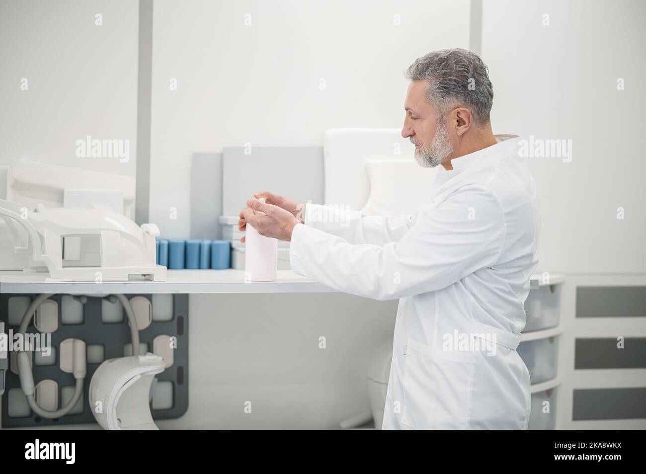 Doctor in a lab coat standing near MRI scanner Stock Photo - Alamy