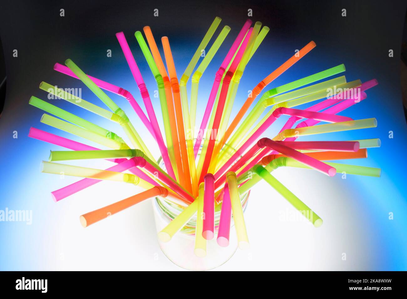 Container of plastic straws hi-res stock photography and images - Alamy