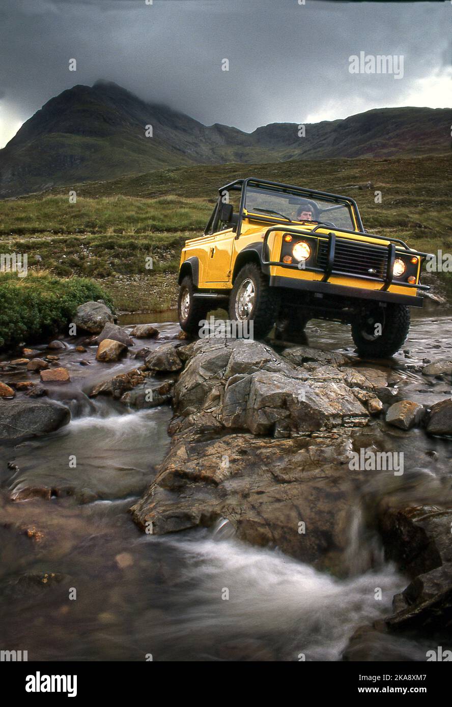 Land rover defender 90 v8 hi-res stock photography and images - Alamy