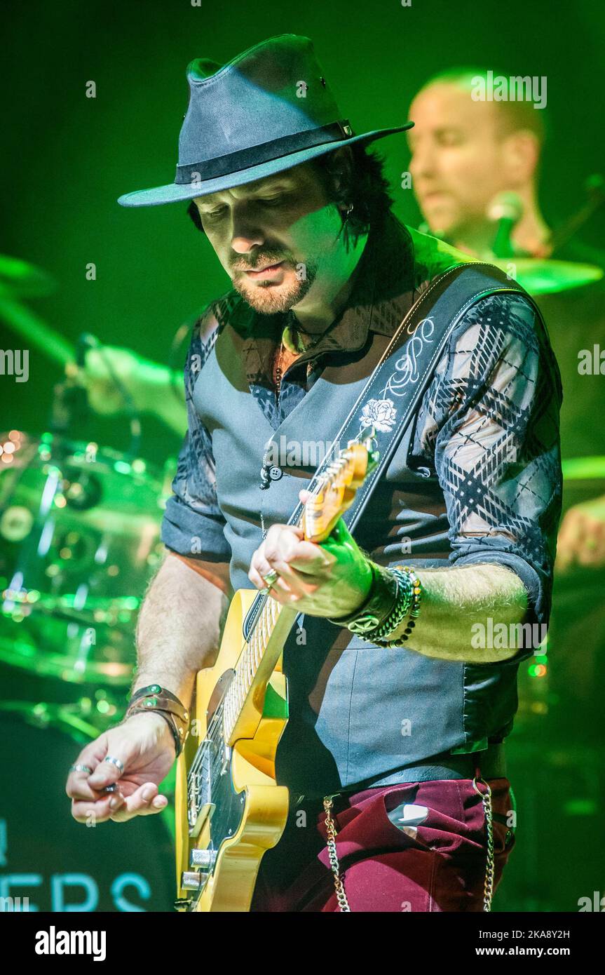 Aaron Bond on guitar Stock Photo - Alamy