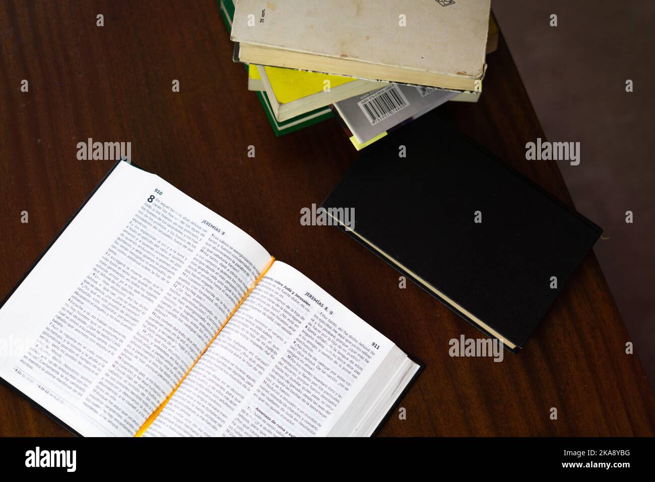 Stack of bibles hi-res stock photography and images - Alamy
