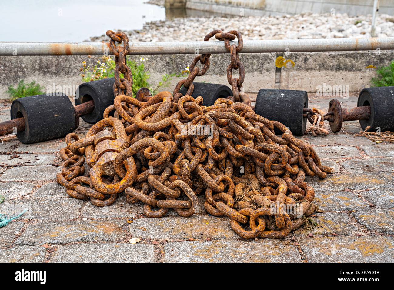 Mooring chains hi-res stock photography and images - Alamy