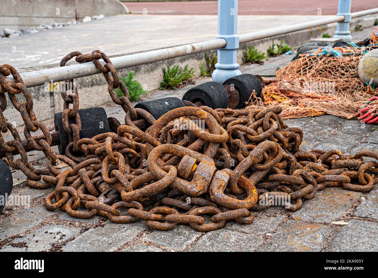 Mooring chains hi-res stock photography and images - Alamy