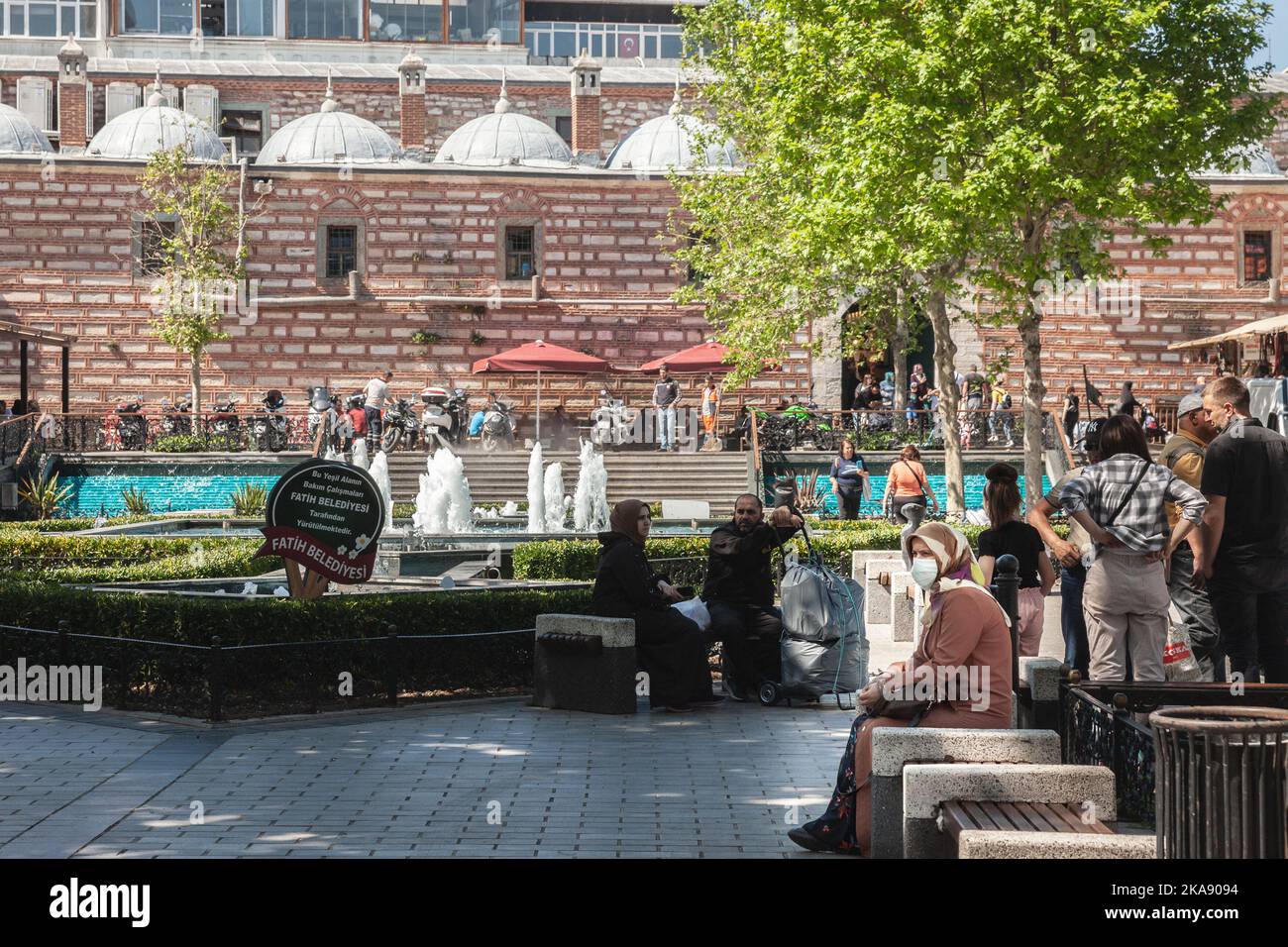 Picture of an old man wearing a respiratory face mask in the ...