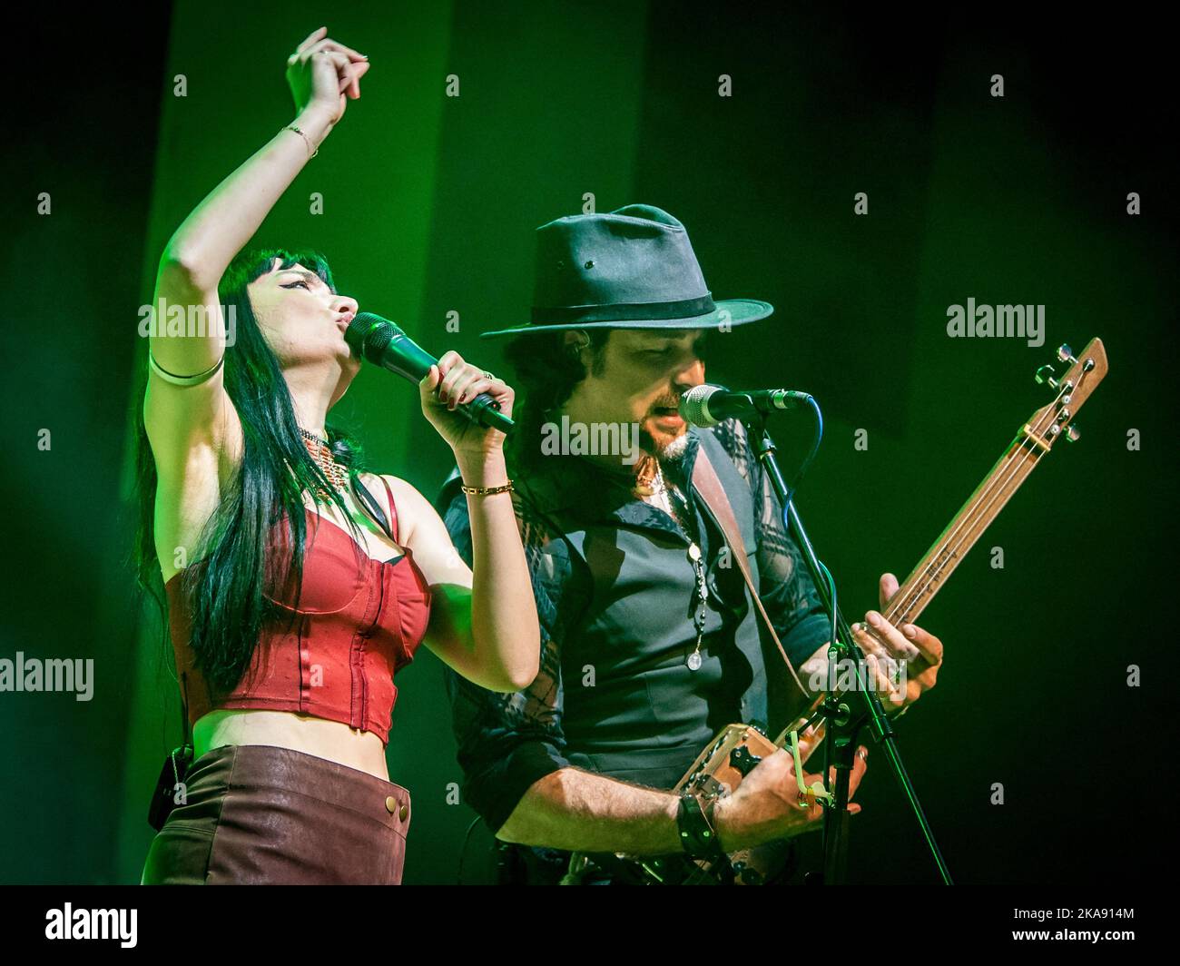 Cigar box performance hi-res stock photography and images - Alamy