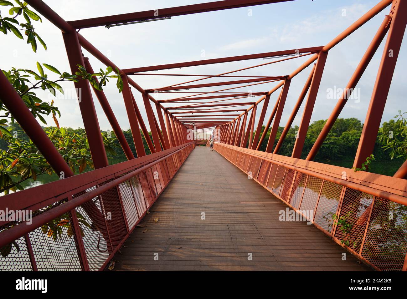 Green colored bridge hi-res stock photography and images - Alamy