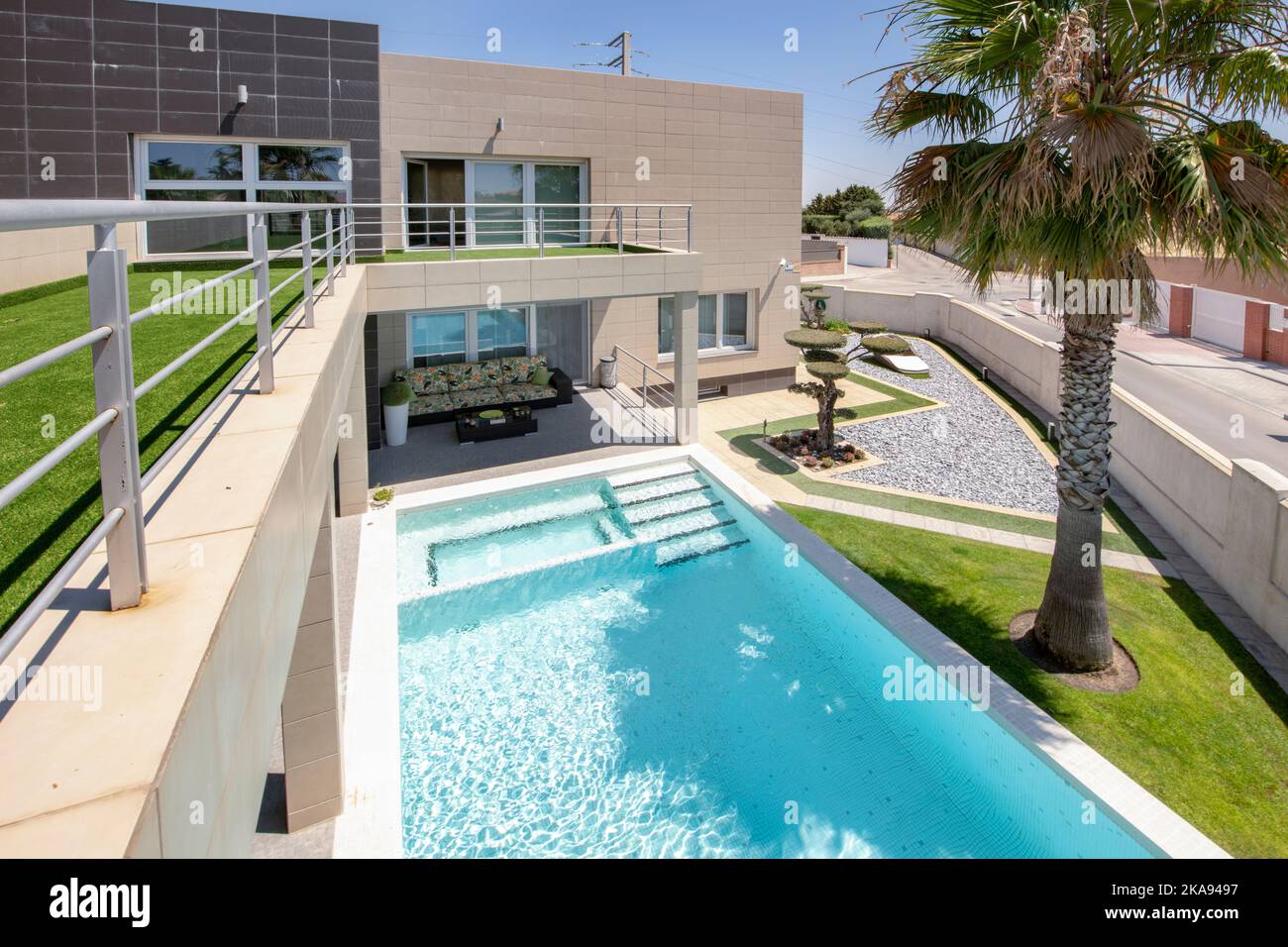 Detached house with minimalist architecture with swimming pool and ...