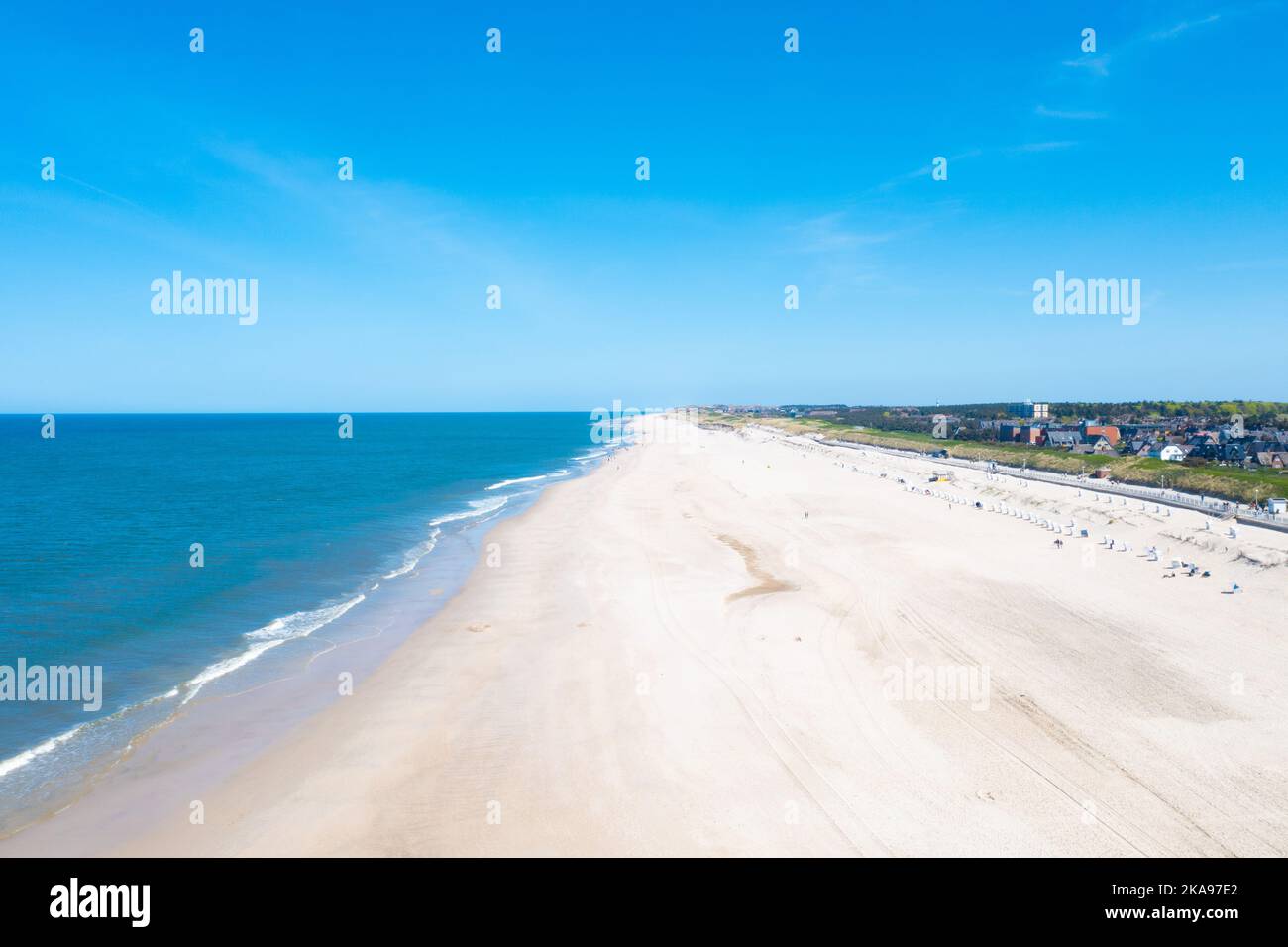 A scenic view of a sand beach and the blue sea of the Island Sylt in ...
