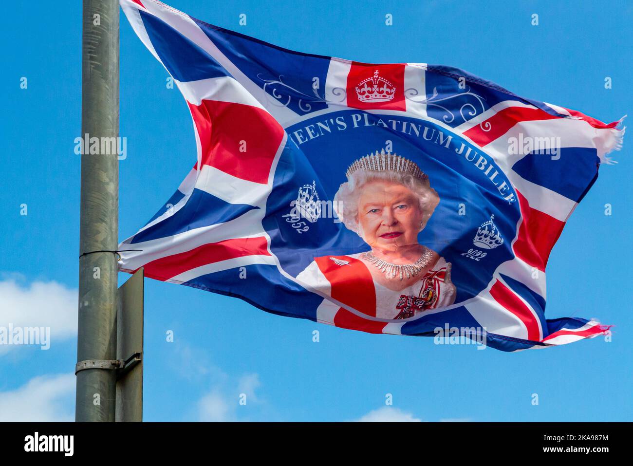 Flag commemorating the Platinum Jubilee of Queen Elizabeth II in June ...