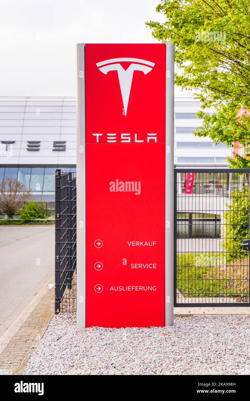 Tesla logo at the Tesla service center with a visible hall behind it ...