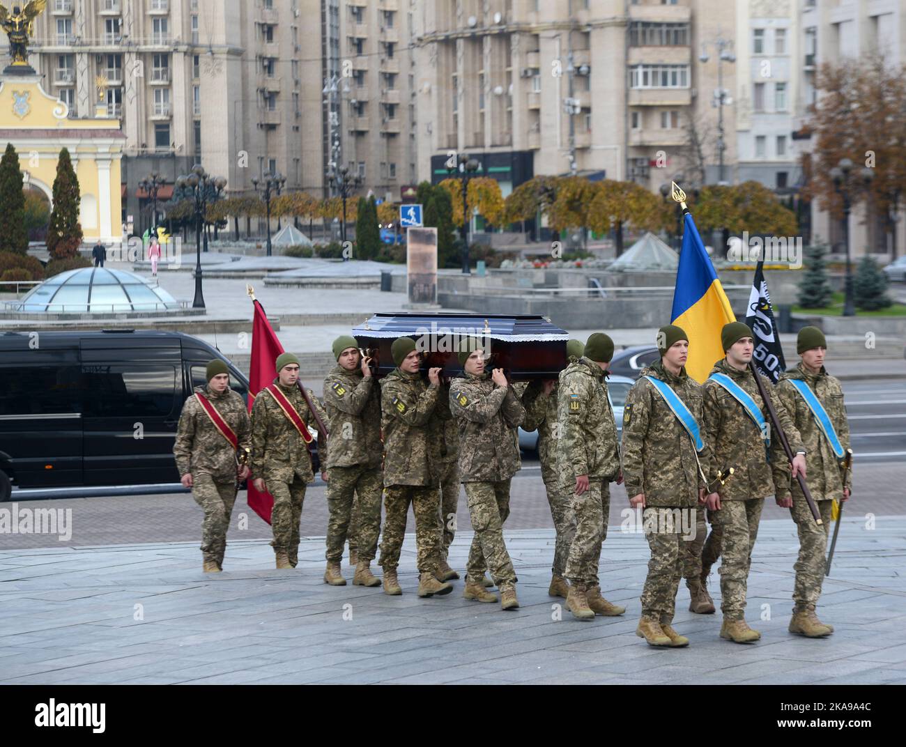Non Exclusive: KYIV, UKRAINE - OCTOBER 29, 2022 - Servicemen carry the ...