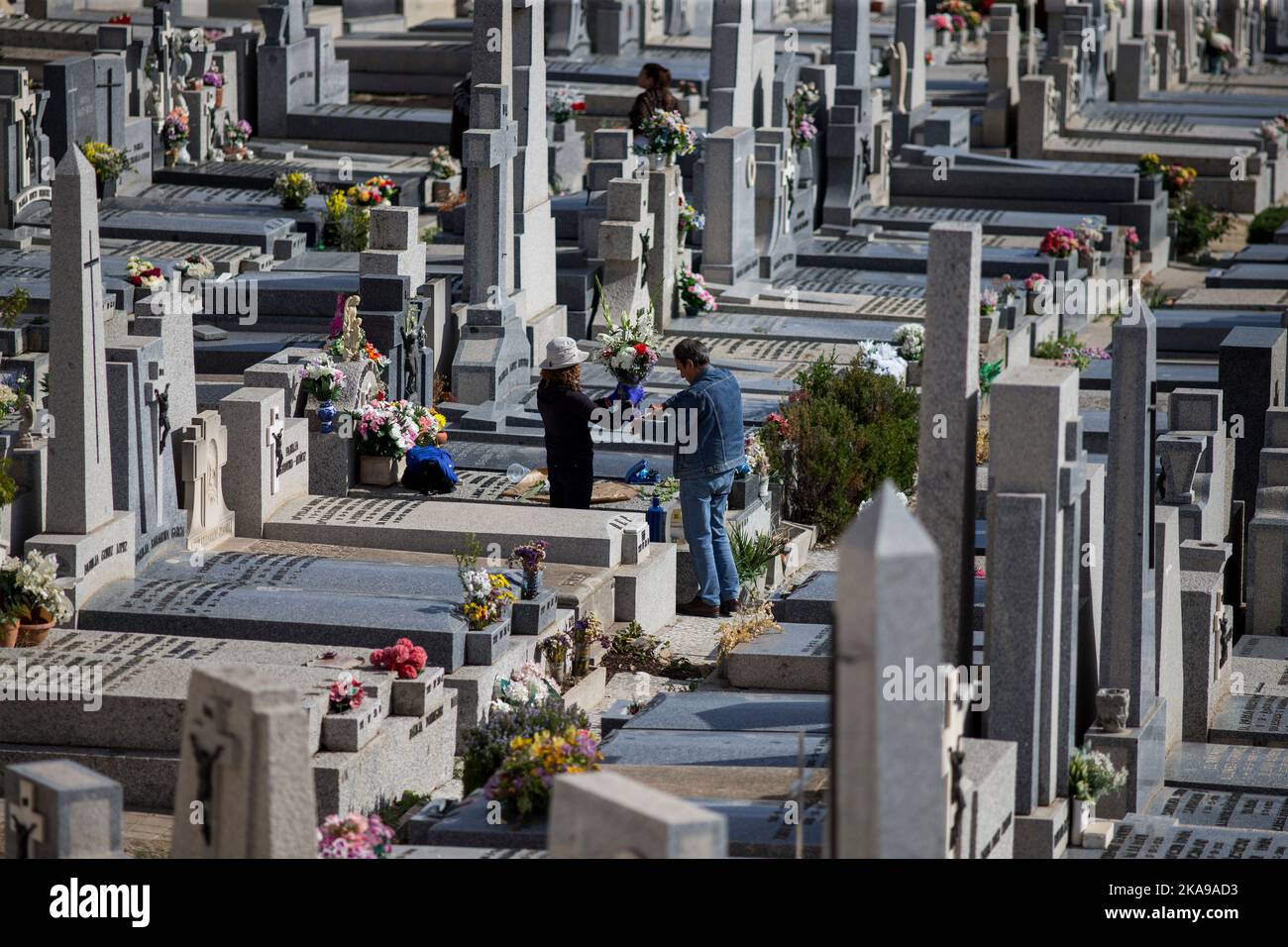 Madrid, Spain. 01st Nov, 2022. A couple arranges a bouquet of flowers ...