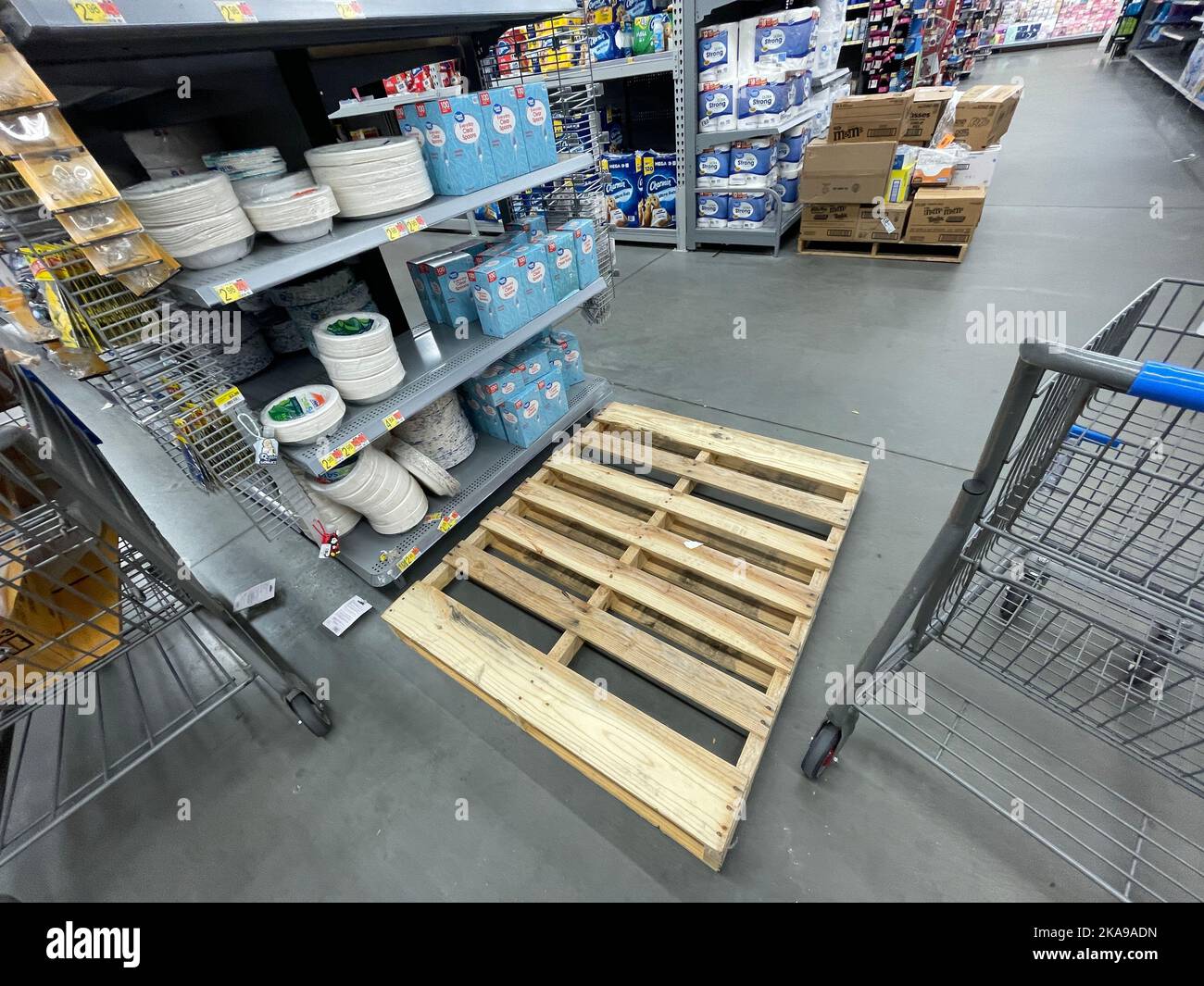 Walmart store interior hi-res stock photography and images - Alamy