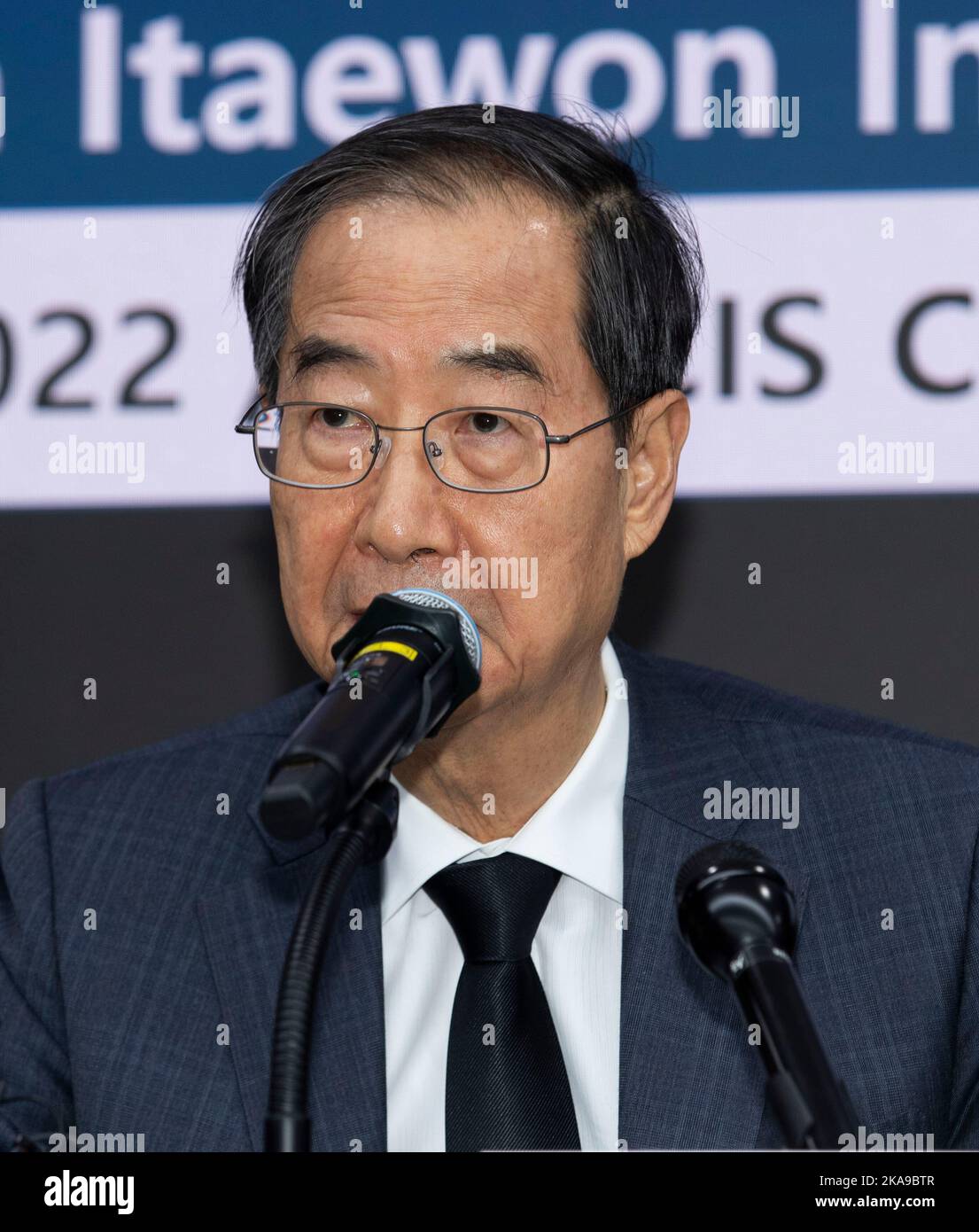 Han duck soo hi-res stock photography and images - Alamy