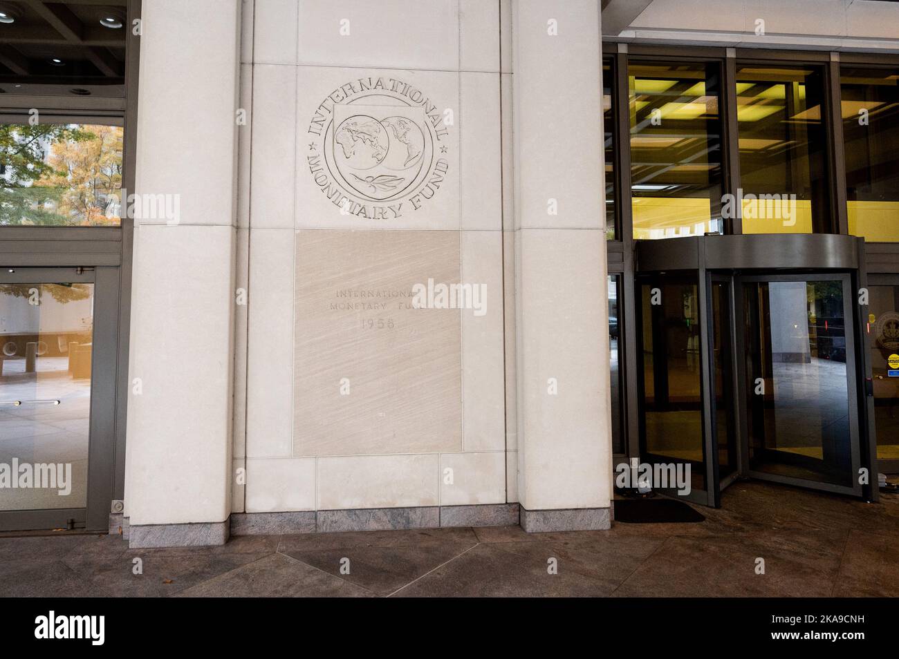Imf building washington hi-res stock photography and images - Alamy