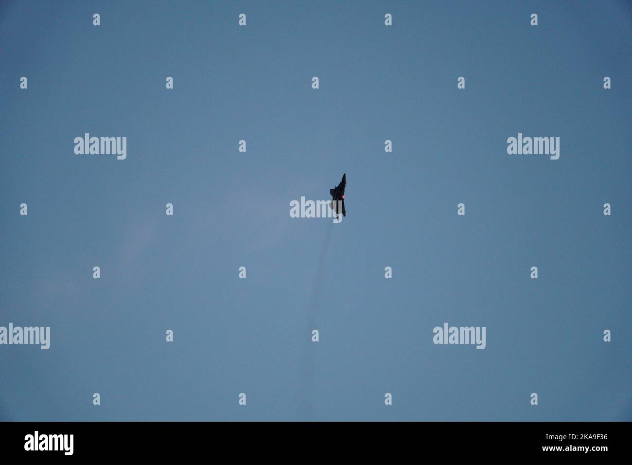 fighter jet in the sky making a turn Stock Photo - Alamy