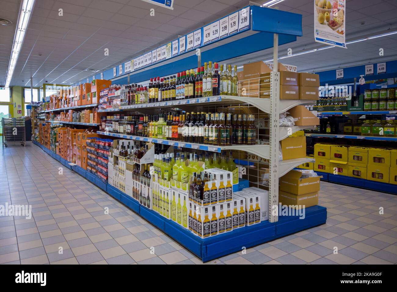 Discout store hi-res stock photography and images - Alamy