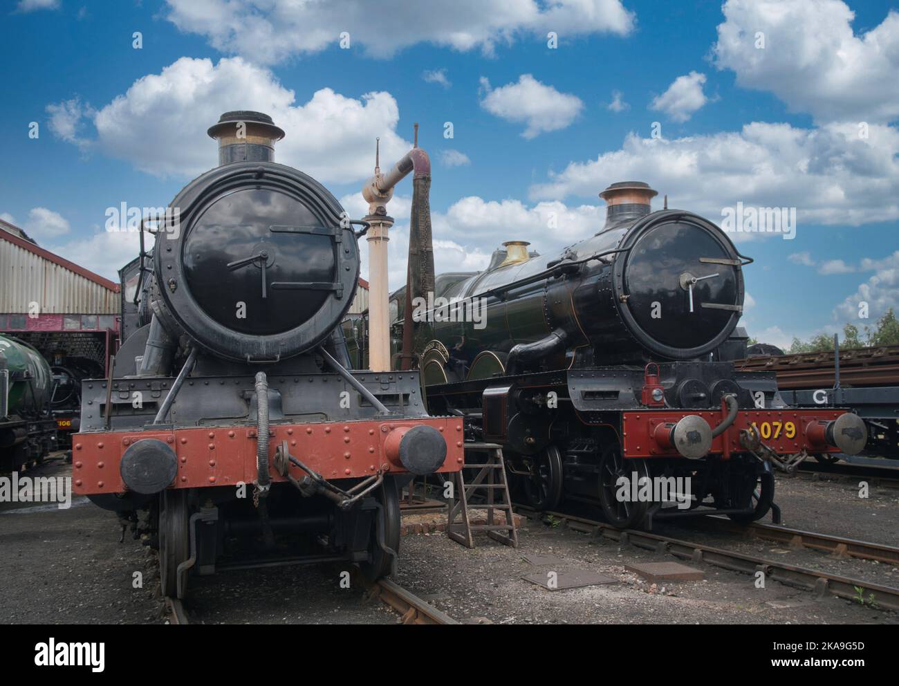 Steam locomotive No.5322 (left) and (right) No. 4079 'Pendennis Castle ...