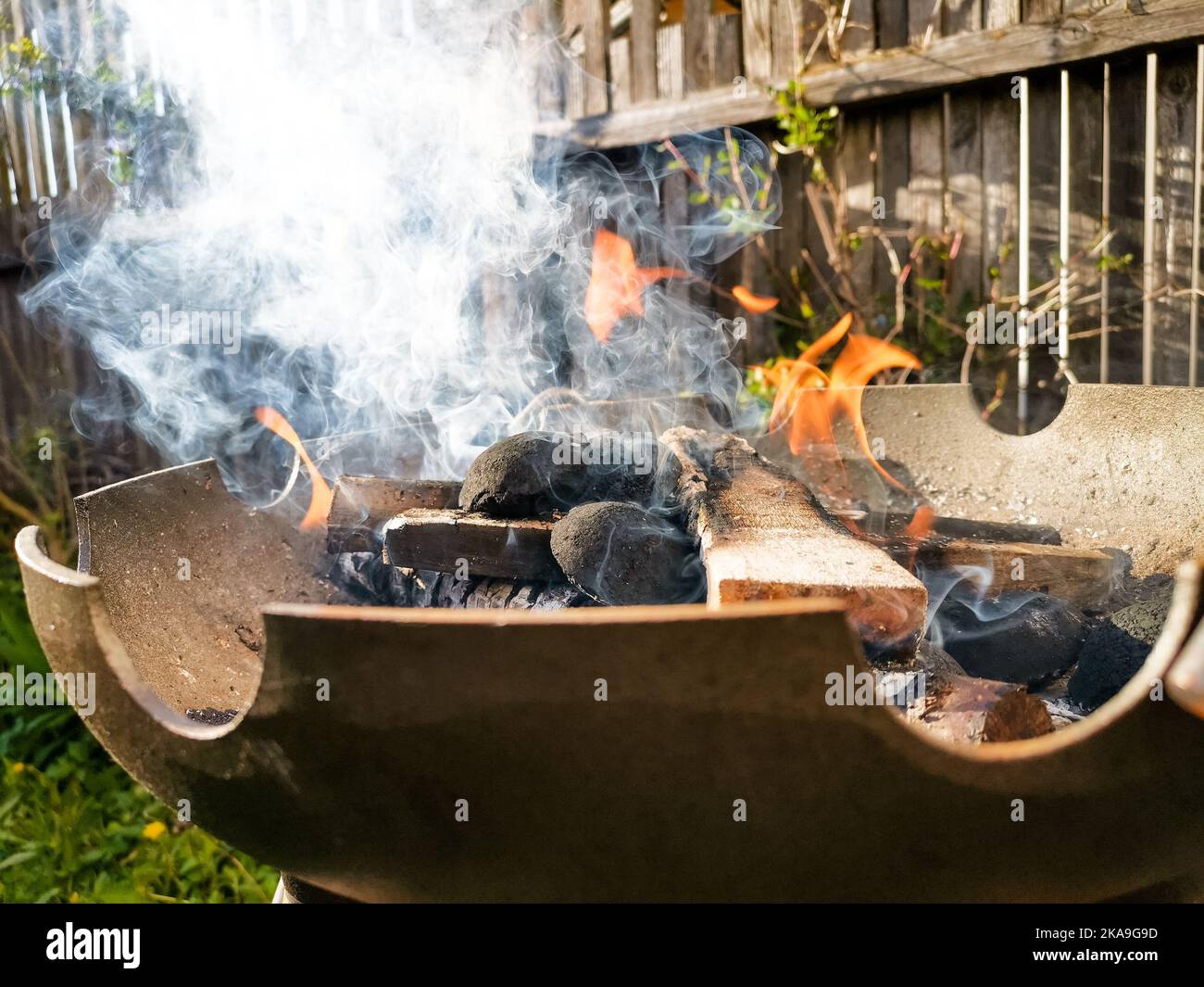 Smoking fire fireplace hi-res stock photography and images - Alamy