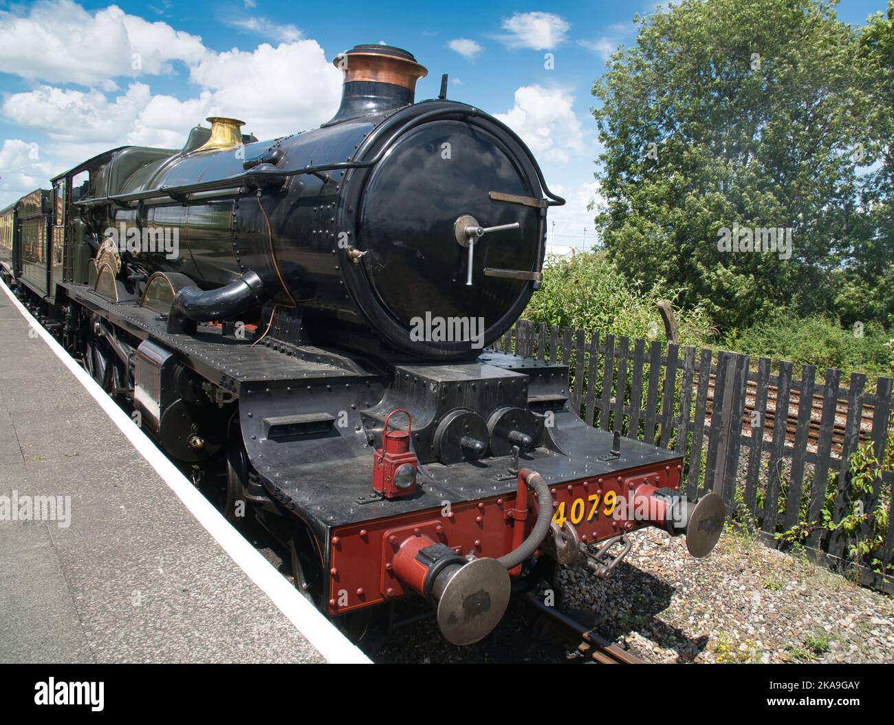 Steam locomotive No. 4079 'Pendennis Castle' at Didcot Railway Centre ...