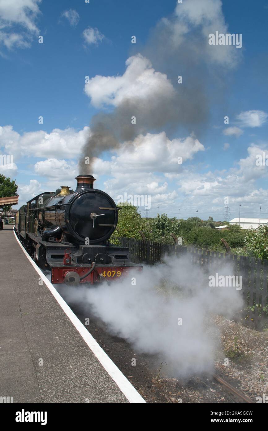 Steam locomotive No. 4079 'Pendennis Castle' emitting steam at Didcot ...