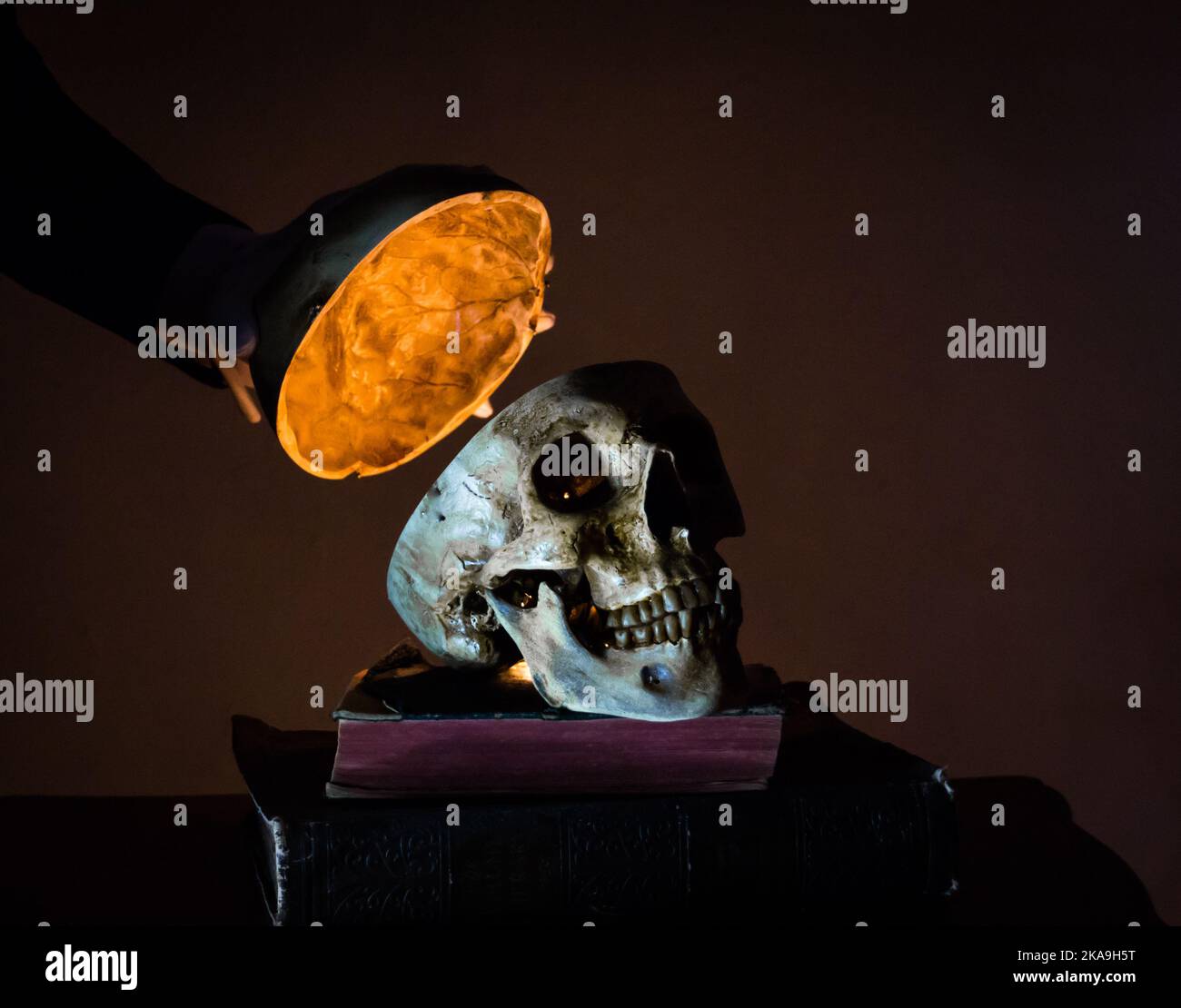 Haunting pose hi-res stock photography and images - Alamy