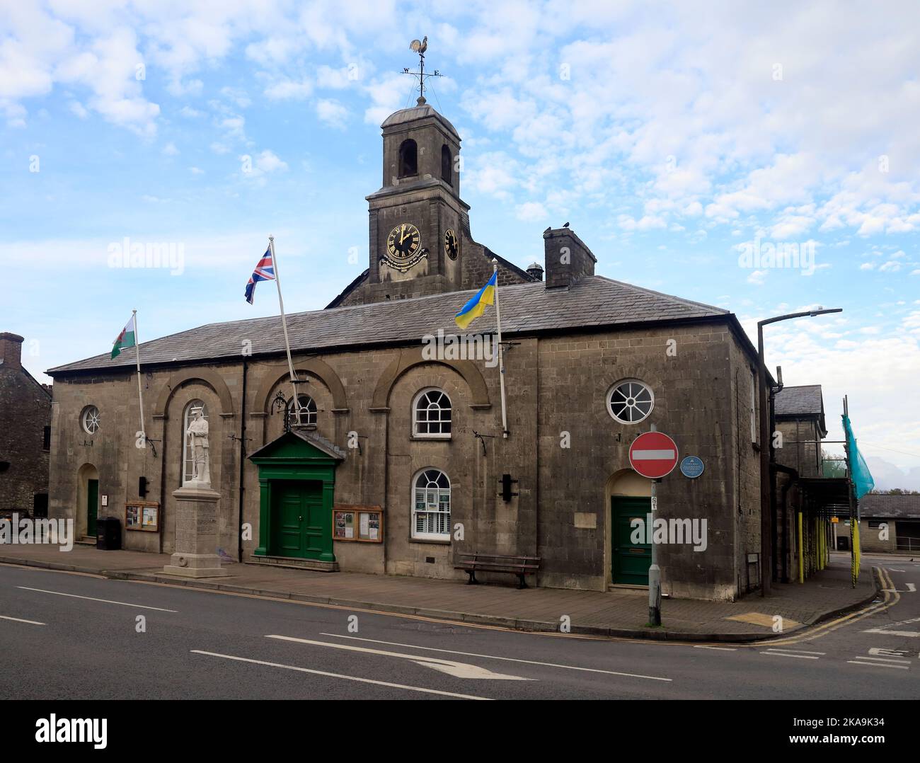 Cowbridge town centre hi-res stock photography and images - Alamy