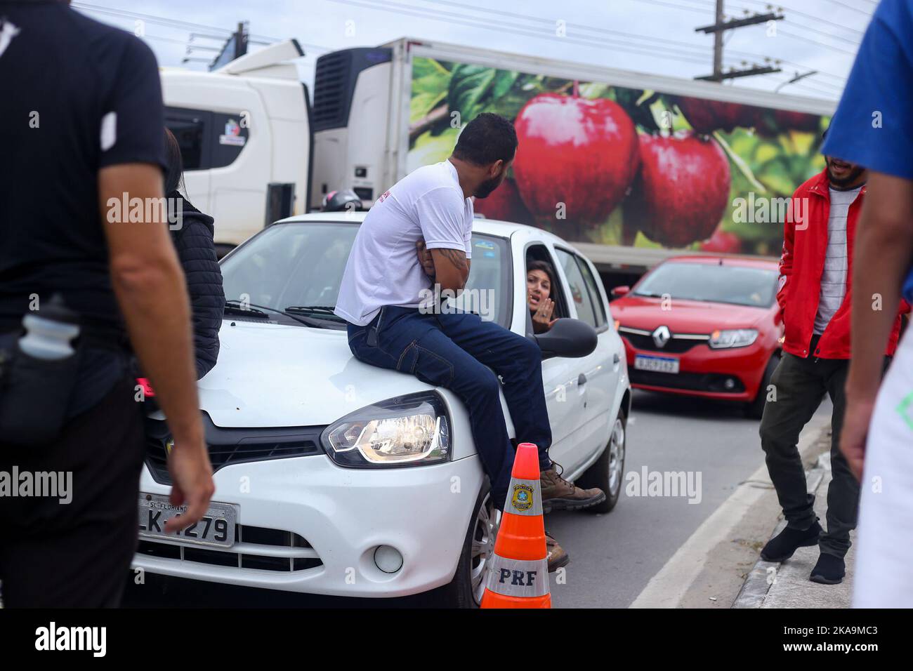 SC - Palhoca - 11/01/2022 - SECOND DAY OF MANIFESTATION OF TRUCKERS ...