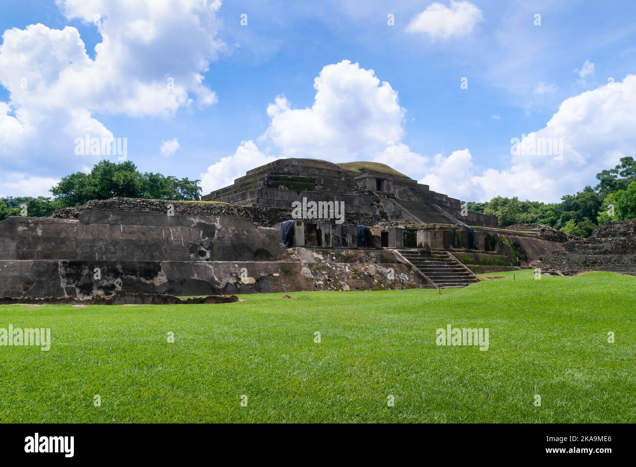 Tazumal el salvador hi-res stock photography and images - Alamy