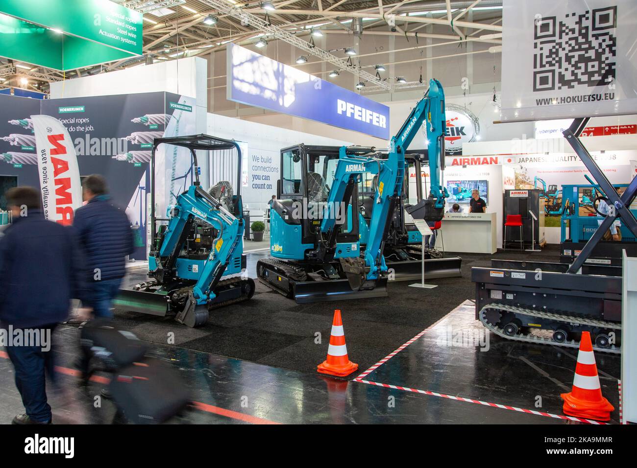 Munich, Germany. 30th Oct, 2022. Airman Bagger bei der Bauma ...