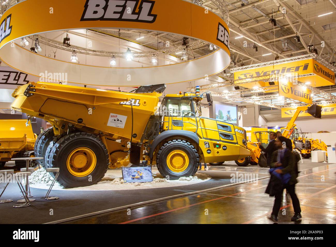 Munich, Germany. 30th Oct, 2022. Bell Transport- und Schüttfahrzeug bei ...