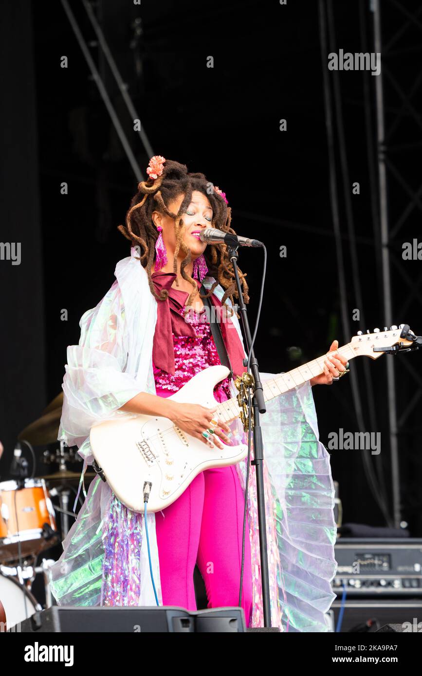 Valerie June plays the Mountain Stage on Day Four of the Green Man ...