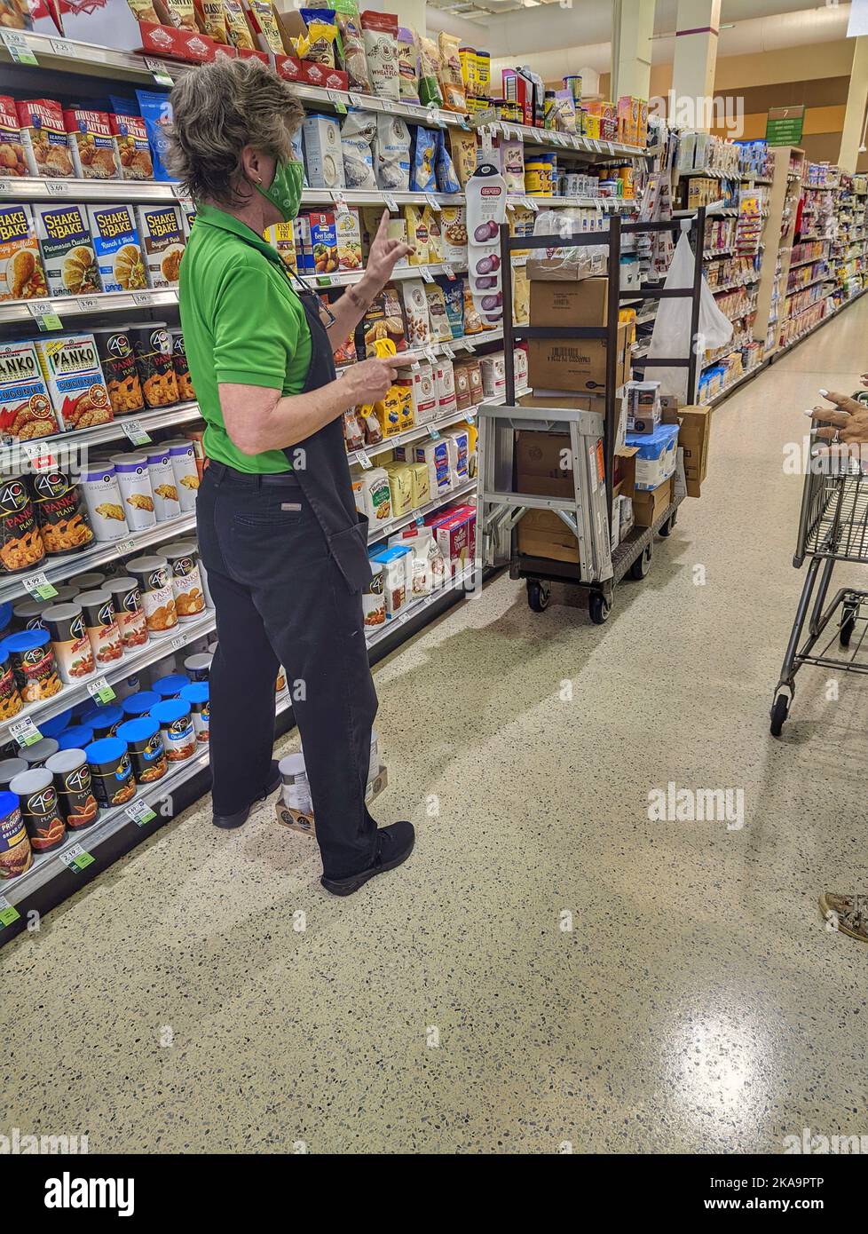Publix employee hi-res stock photography and images - Alamy