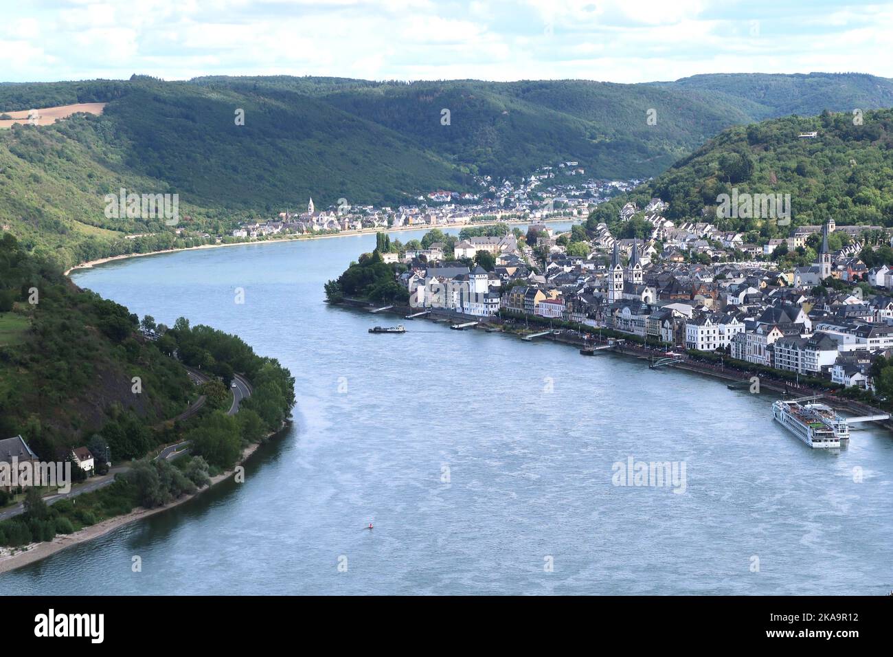 A overlook of the city of Boppard next to the Rhine bend in Germany ...