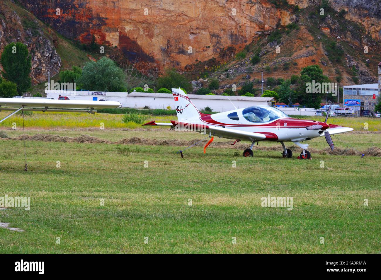Single engine passenger plane hi-res stock photography and images - Alamy