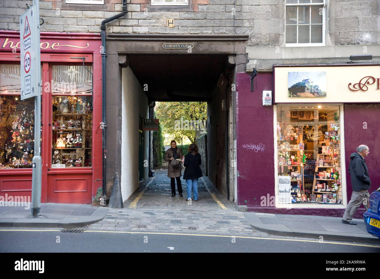 Dunbar’s close edinburgh hi-res stock photography and images - Alamy