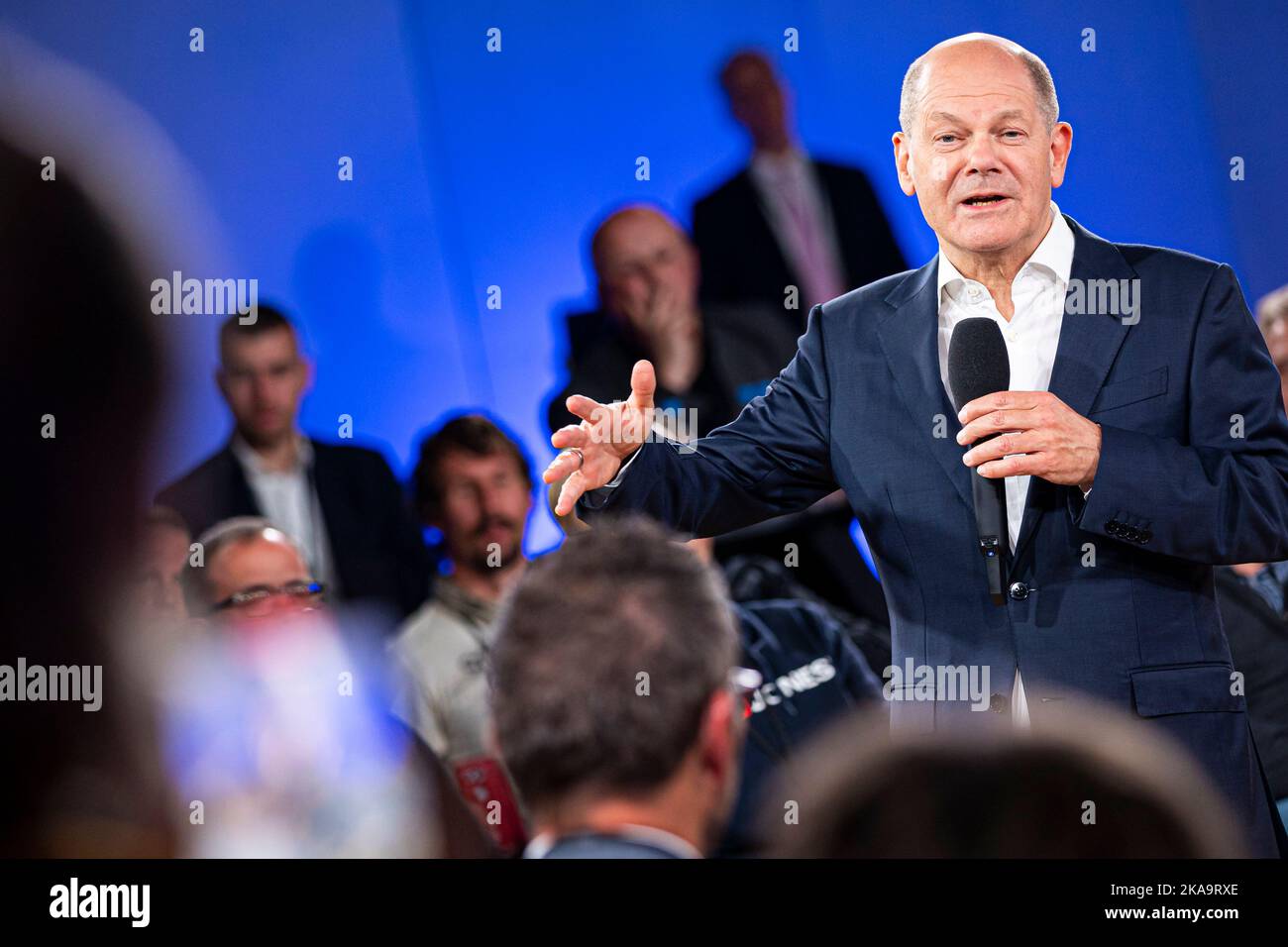 Gifhorn, Germany. 01st Nov, 2022. Federal Chancellor Olaf Scholz (SPD ...
