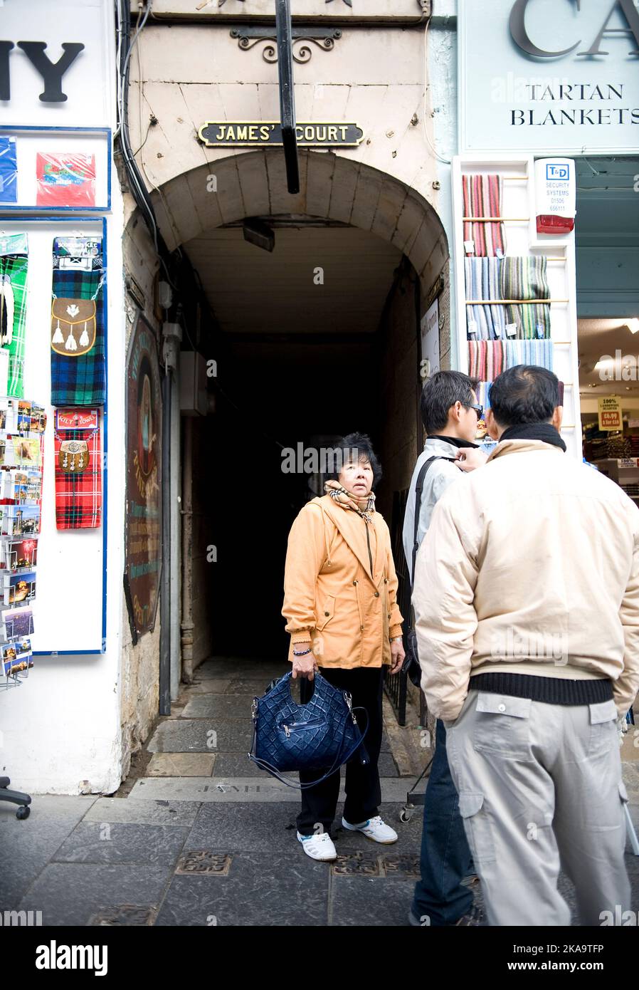 Old closes edinburgh hi-res stock photography and images - Alamy