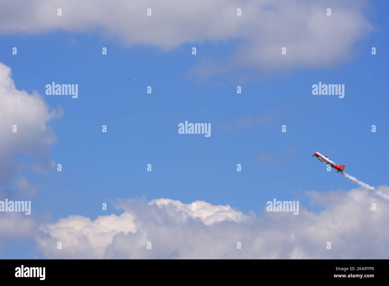 Pilot climbing into a plane hi-res stock photography and images - Alamy