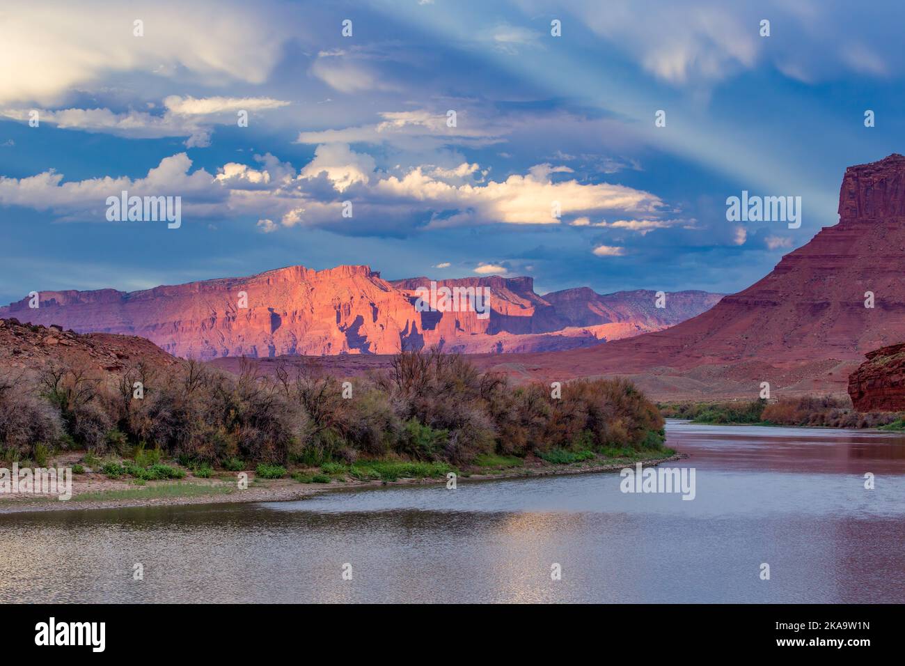 An anticrepuscular ray over Fisher Towers & Waring Mesa and the ...