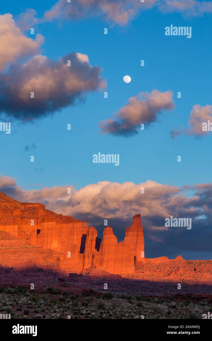 Rising moon over the Fisher Towers, eroded Cutler sandstone rock ...