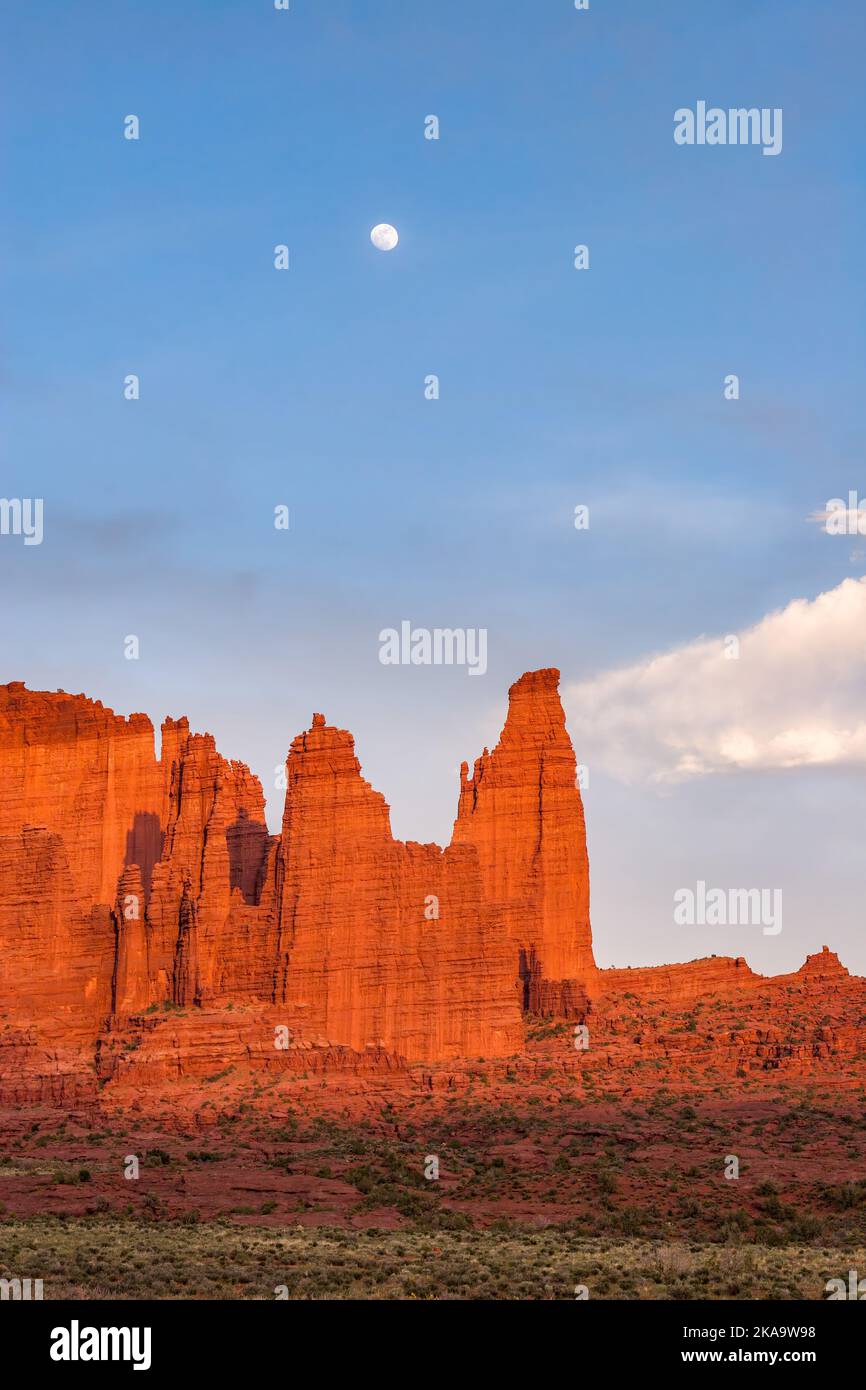 Rising moon over the Cottontail & the Titan in the Fisher Towers ...