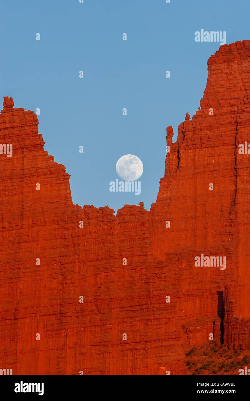 Rising moon between the Cottontail & the Titan in the Fisher Towers ...